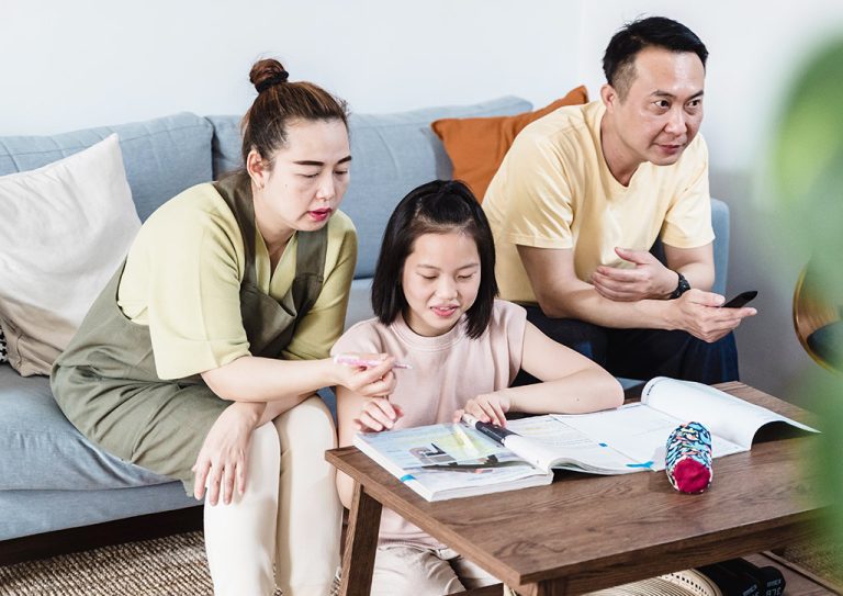 How Traditional Parenting and Modern Parenting are different